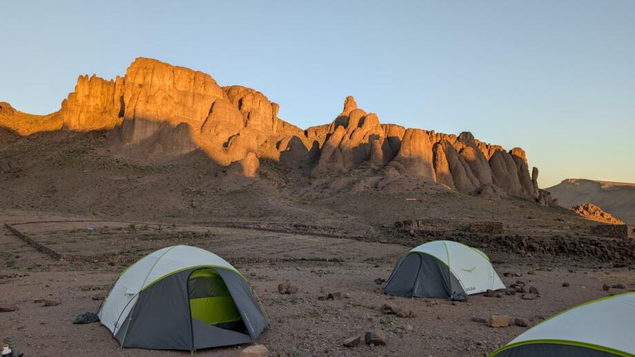 Durch Steinwüsten und Sanddünen: Ein Trekking-Abenteuer im Jebel Saghro ...